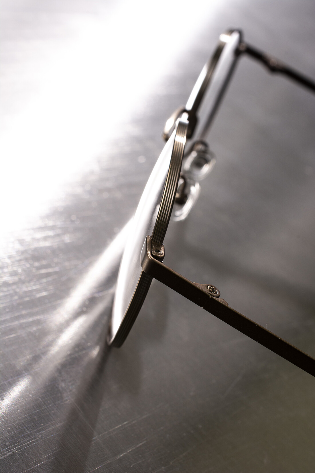 MATERIKA TITANIUM 70605 - EENVOUD VAN STIJL • Nieuws - De Opticien